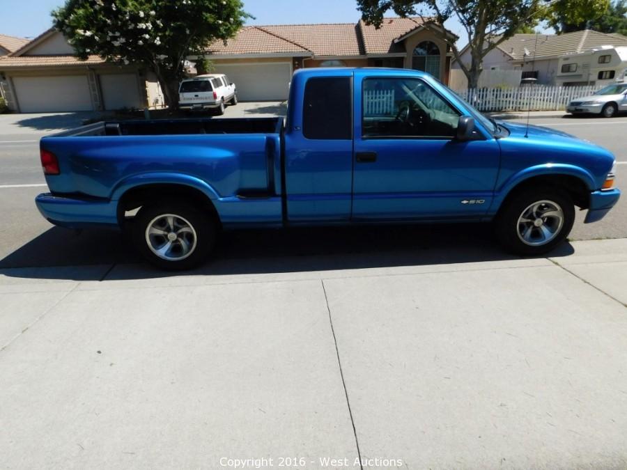 West Auctions - Auction: 2001 Chevrolet S10 LS Extended Cab Step-Side ...