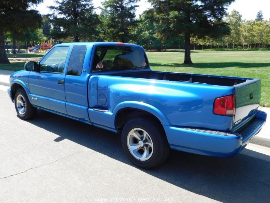 West Auctions - Auction: 2001 Chevrolet S10 LS Extended Cab Step-Side ...